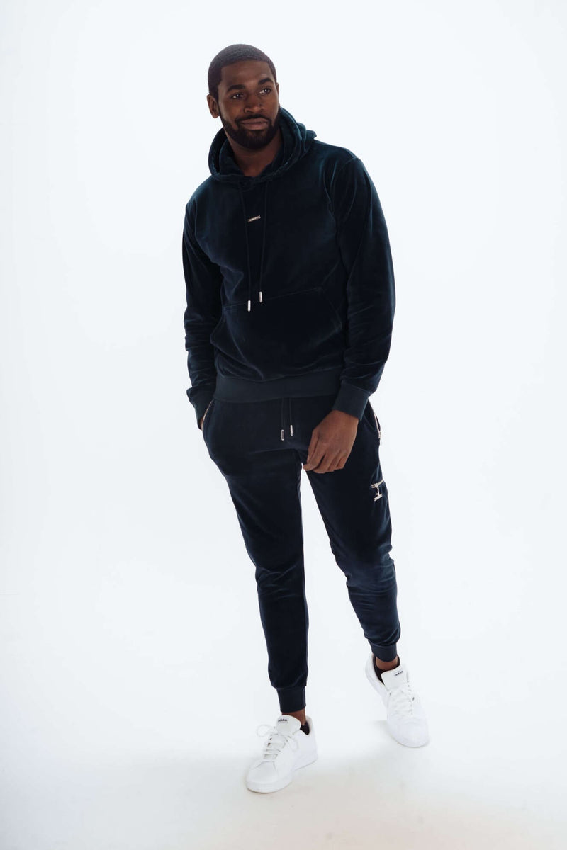 The Evolution of Comfort: Velour Tracksuits in Modern Fashion – Monde D'or